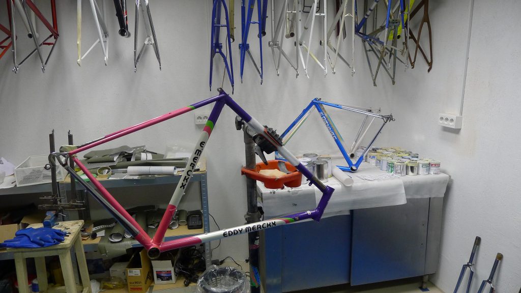 Working in my small bike laboratory - Vintage Velo Re-cycling